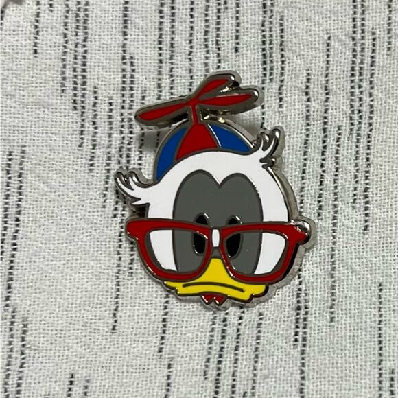 Disney | Other | Authentic Disney 22 Donald Duck Glasses Hat Nerd Pin ...